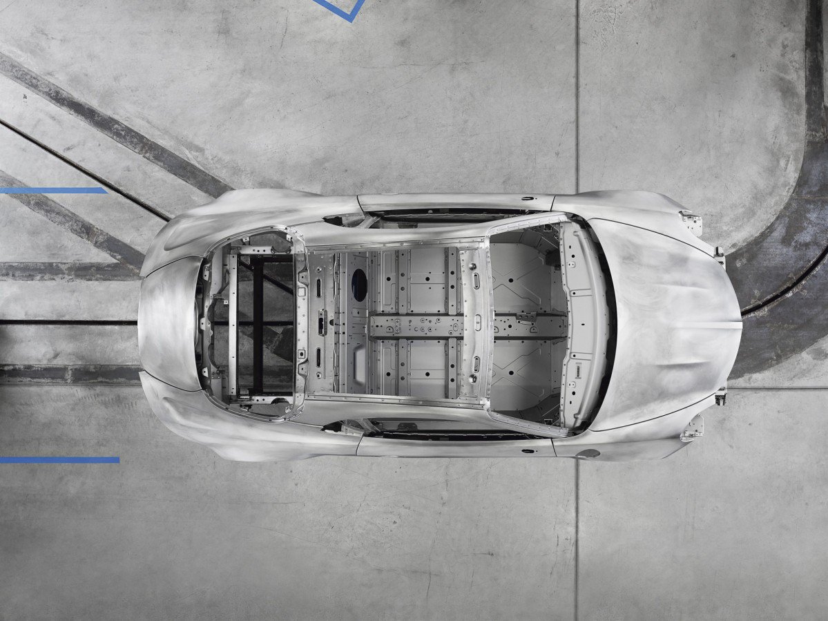 2018 Alpine A110 Has 252 HP 1.8L Turbo Engine, Goes From 0 to 100 Km/...