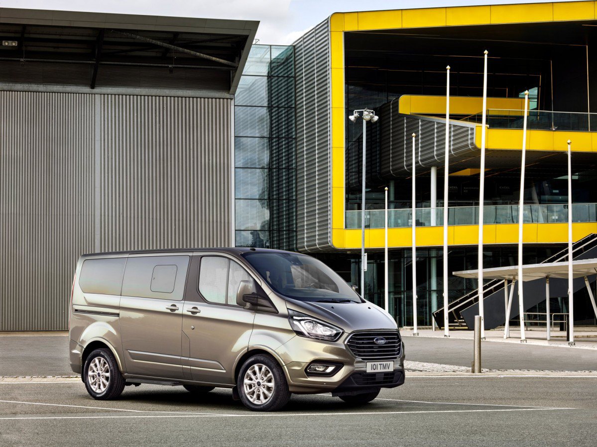 Facelifted 2018 Ford Tourneo Custom minivan goes upscale