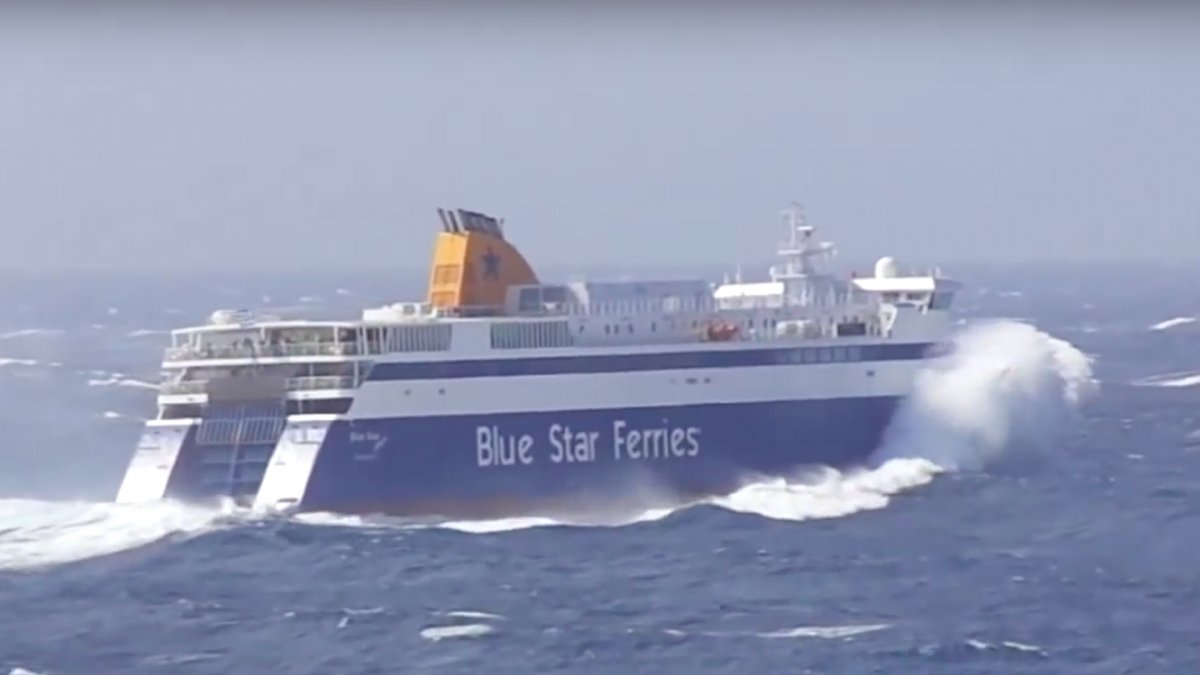 Video: Watch some extreme ferry boardings in Greece