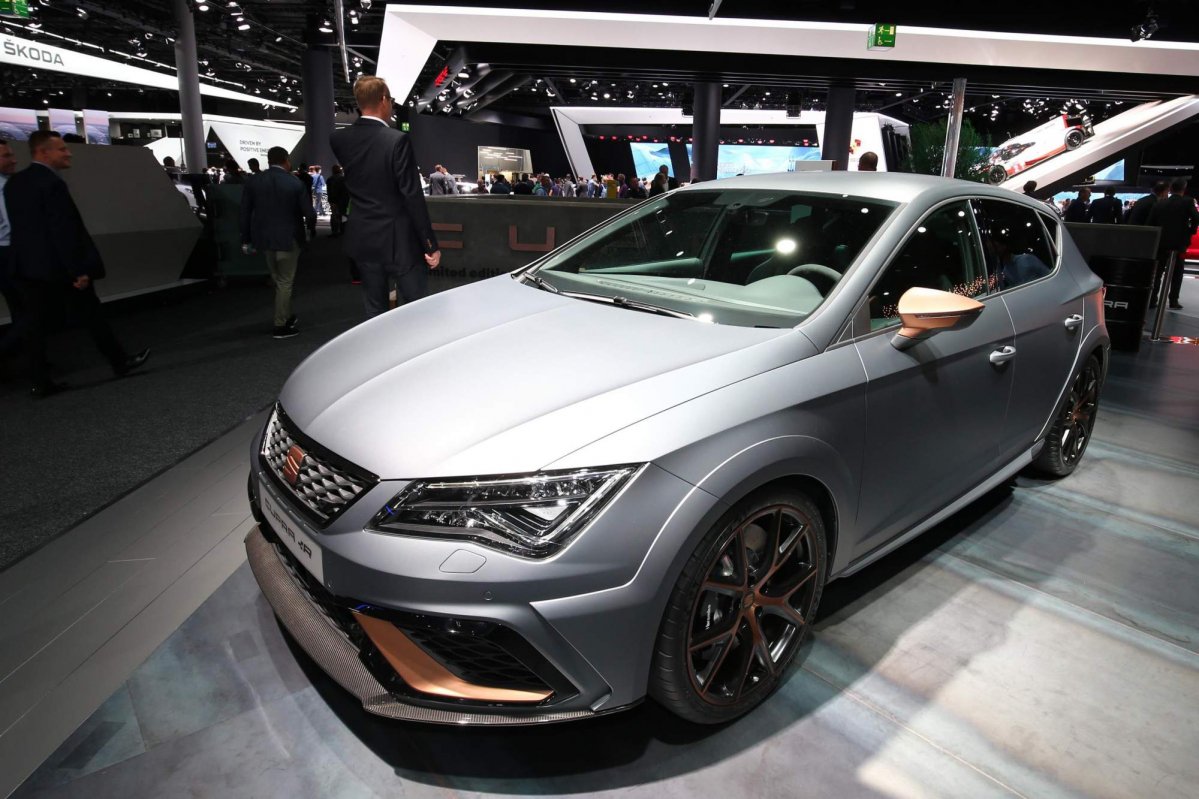 Limited-edition SEAT Leon Cupra R takes over as brand's most powerful...