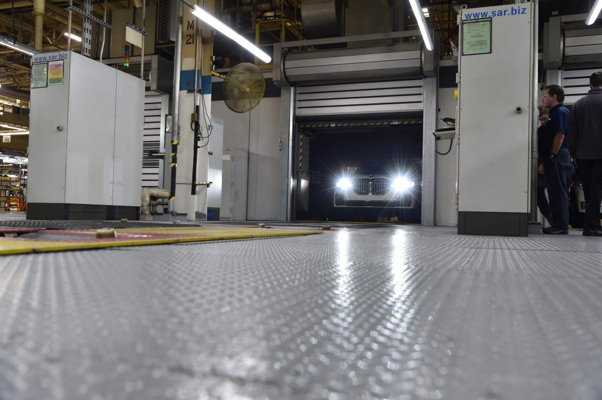 First BMW X7 pre-production prototypes set free