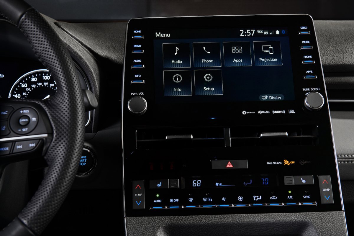 2019 Toyota Avalon comes to Detroit in V6 and hybrid flavors
