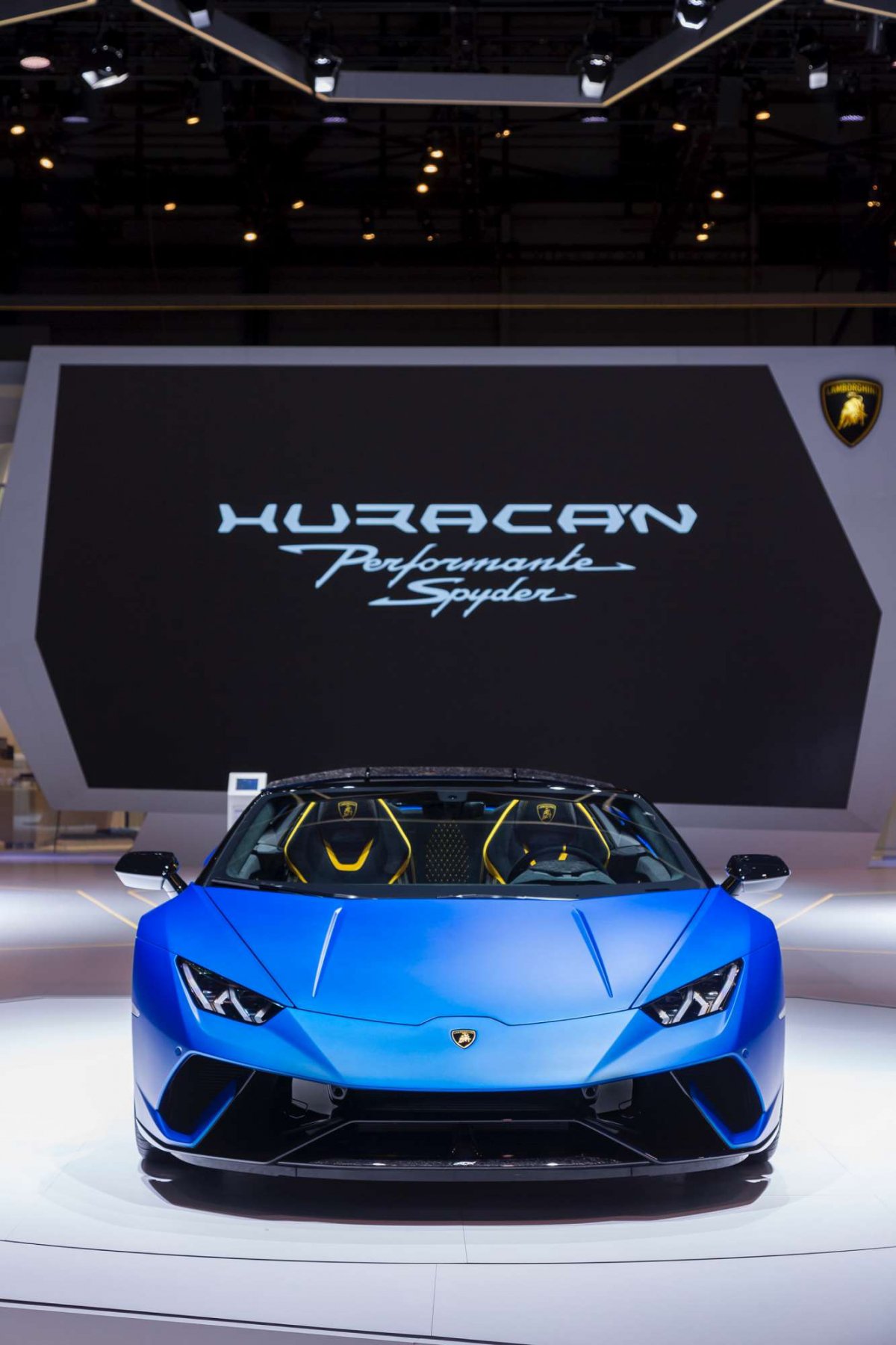 Roofless Lamborghini Huracán Spyder Performante leaves us breathless...