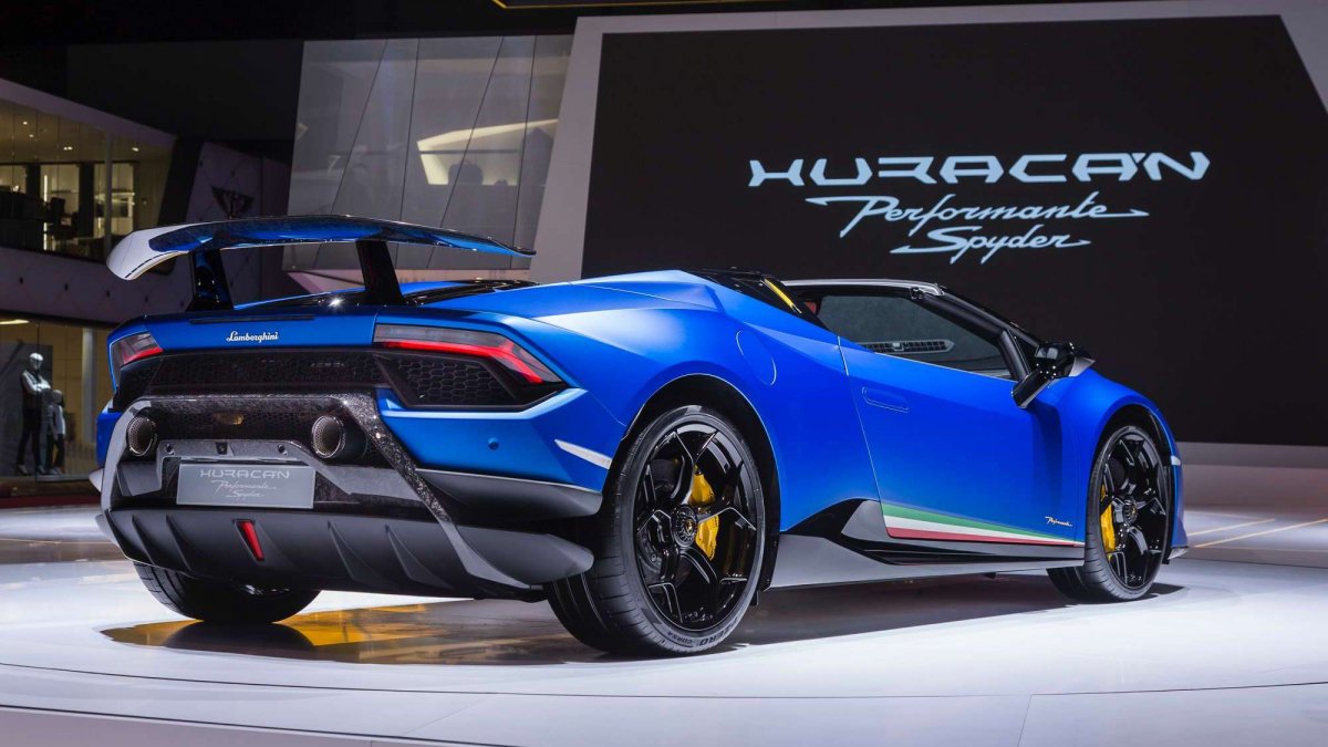 Roofless Lamborghini Huracán Spyder Performante leaves us breathless...