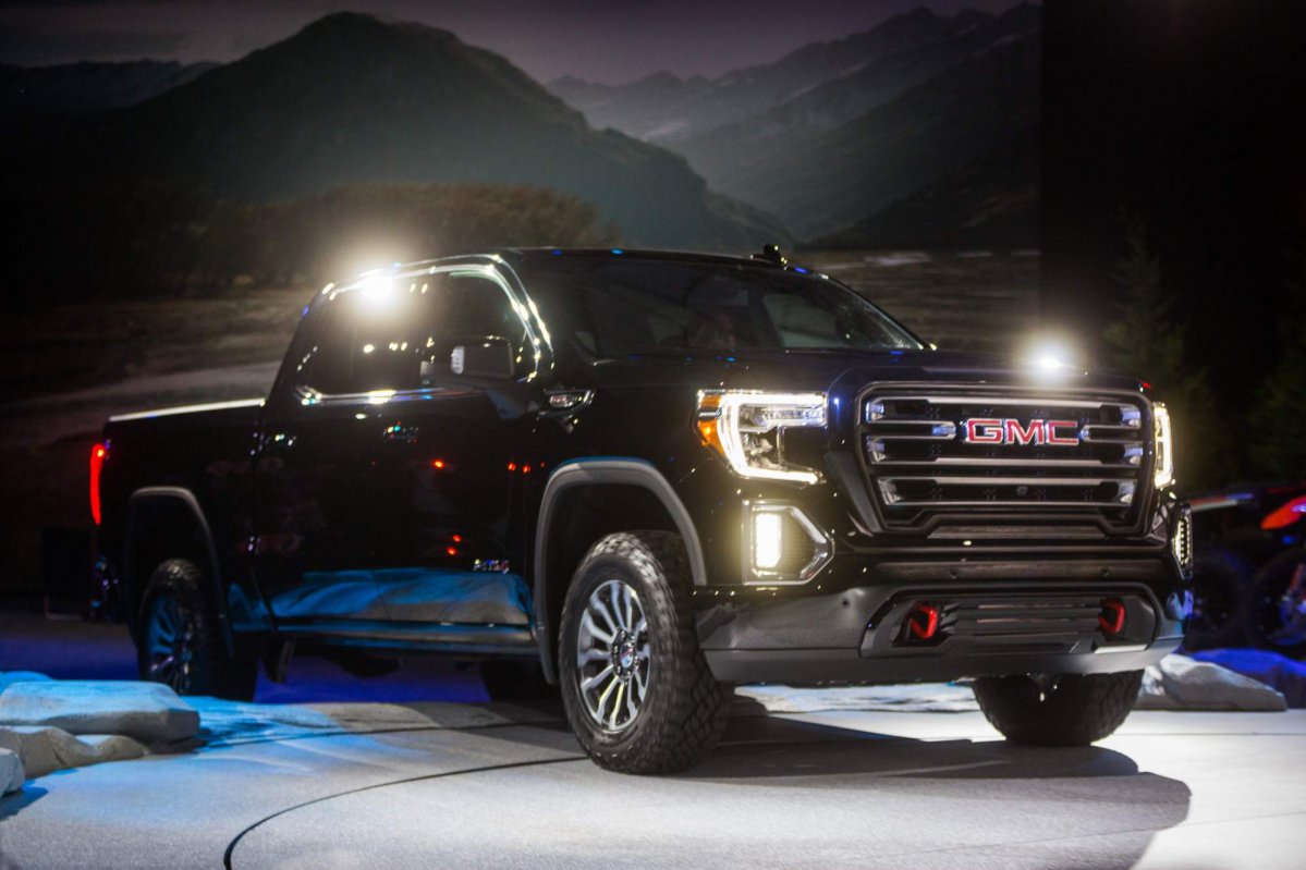 2019 GMC Sierra AT4 off-road pickup truck unveiled