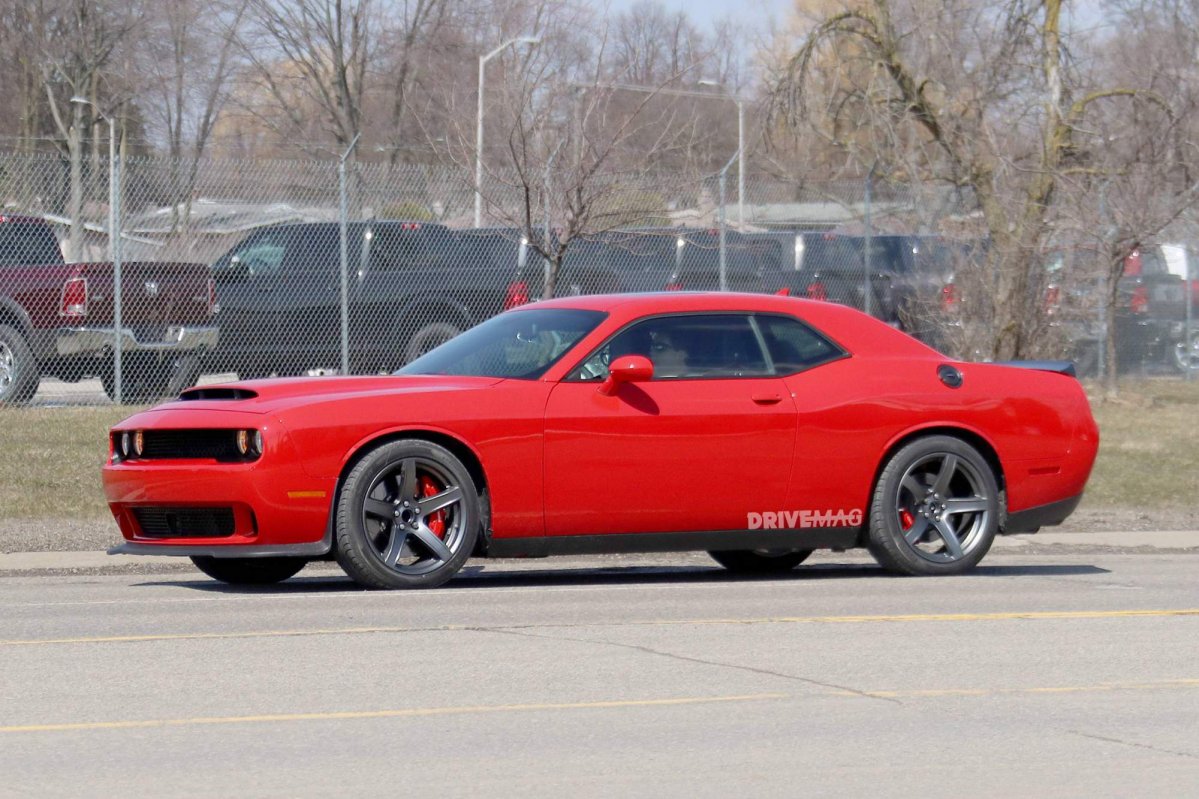 We spy the 2019 Dodge Challenger SRT Hellcat Drag Pack with no camouflage
